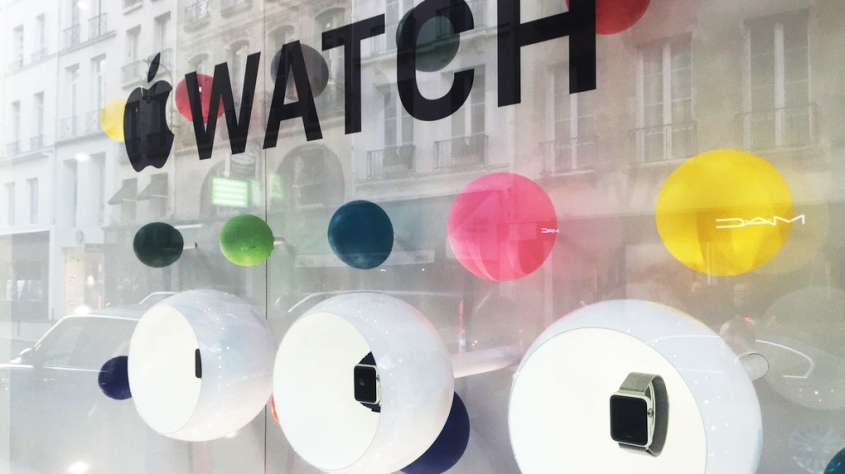 Apple Watch kullanıcıların karşısına ilk kez Paris Moda Haftası’nda ...
